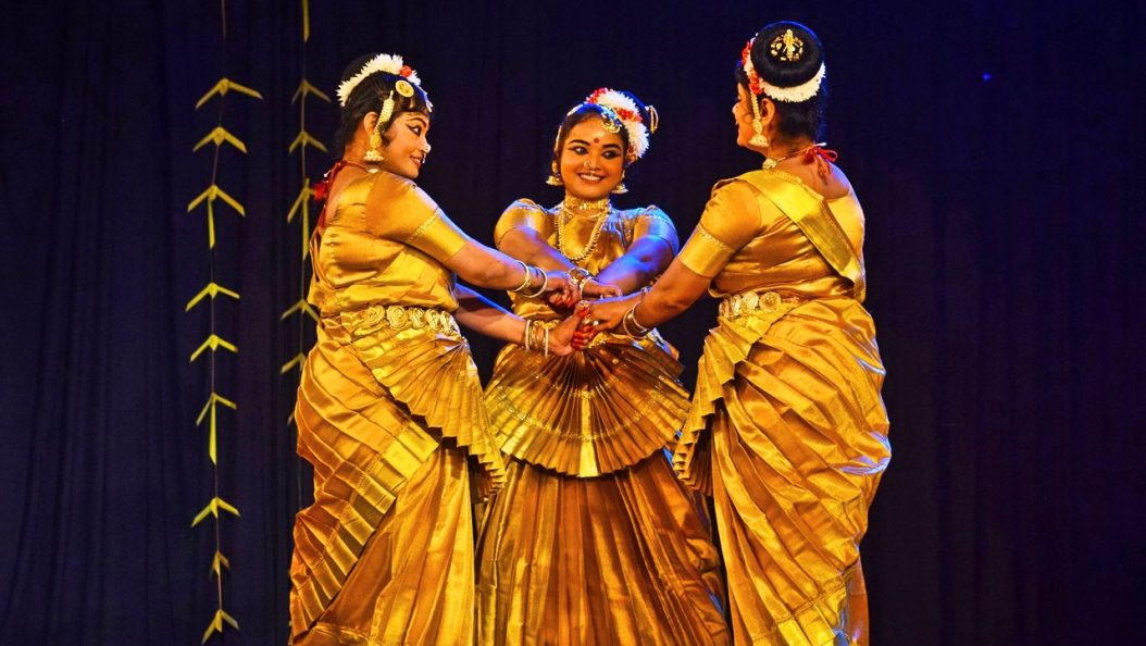 Mohiniyattam : An Enchanting Traditional Classical Dance Form of Kerala ...